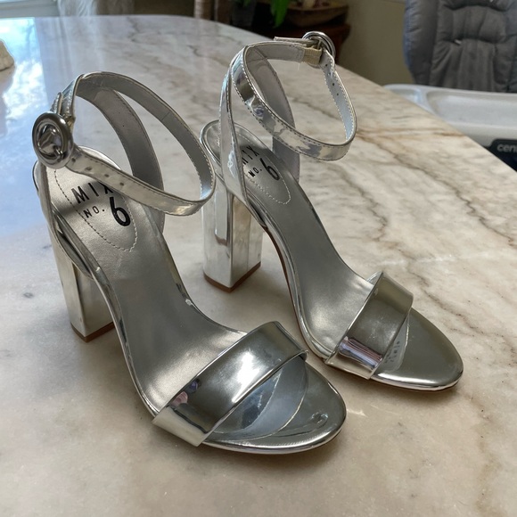 Shoes | Silver Shiny Heels Perfect Condition | Poshmark